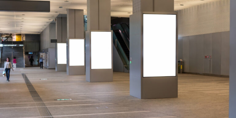 OOH（Out of Home）広告とは？SNSとの連携を含めて徹底解説！ - リスティング広告運用代行ならASUE